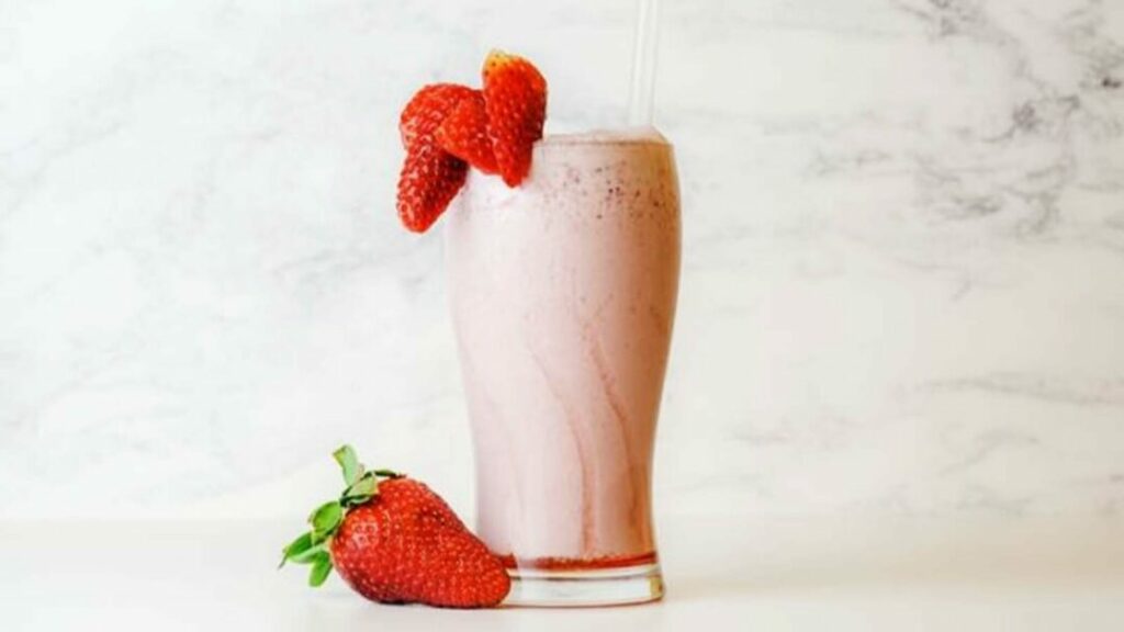Selain Menyebarkan, Ini Manfaat Rutin Mengonsumsi Jus Stroberi - Berita ...