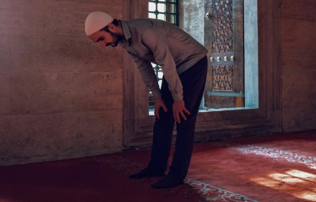 Ini Rukuk yang Benar, Biar Sholatmu Makin Khusyuk - Berita Seleb ...